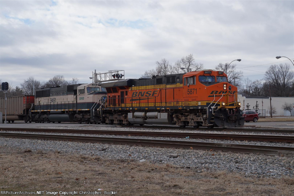 BNSF 5871